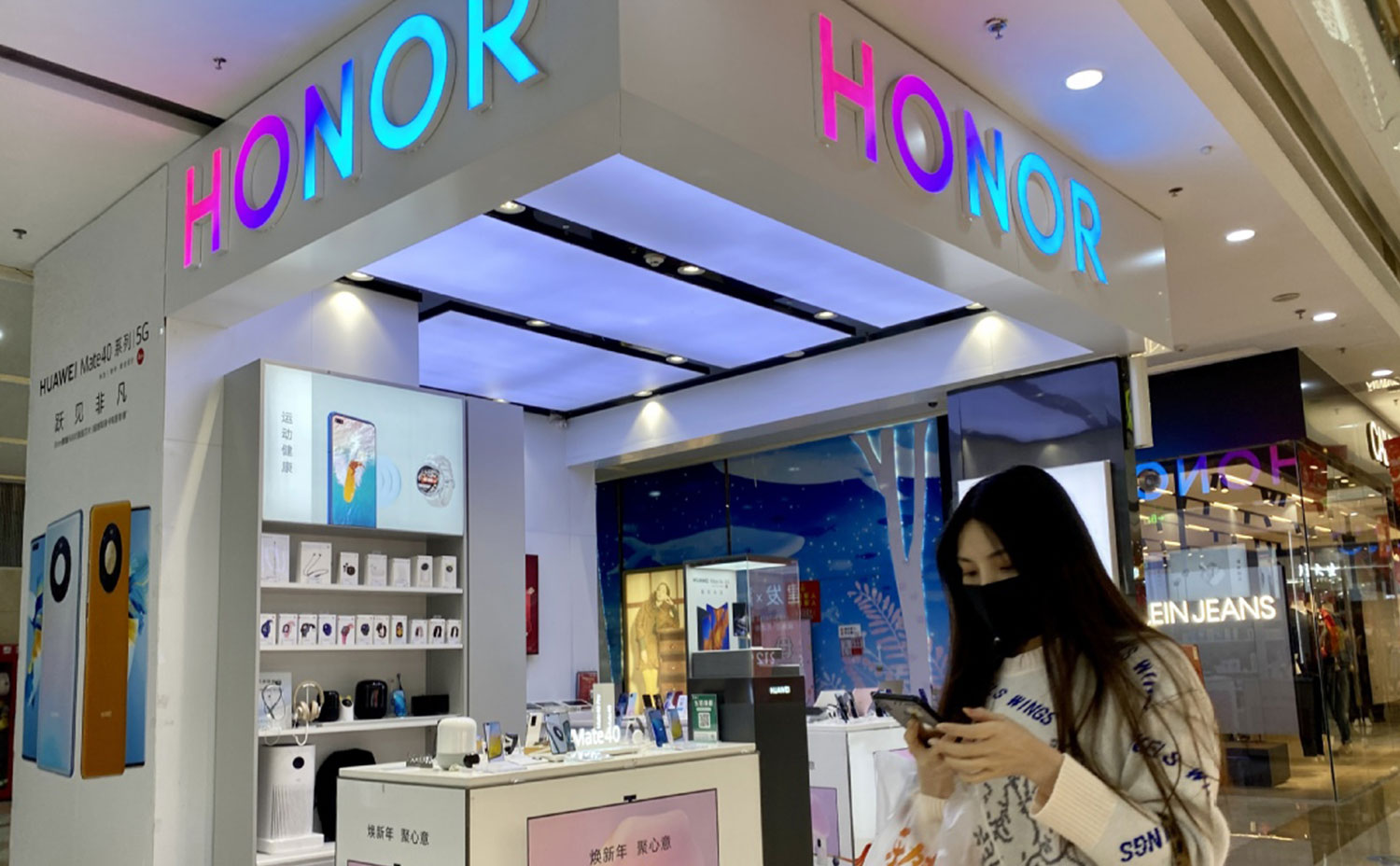 Chinese smartphone giants are making a high-end play against Apple and ...